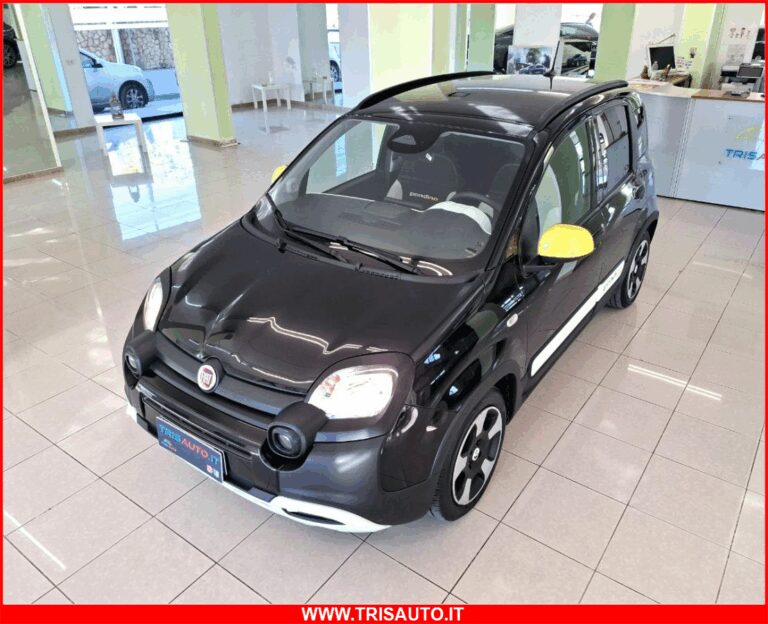 FIAT Panda 1.0 Hybrid Pandina Cross 5p.ti NEOPATENATIusato a Tris auto ...